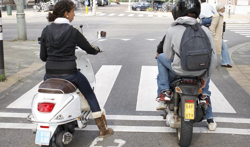 Blue license plate moped - Moped insurance part of Alpina